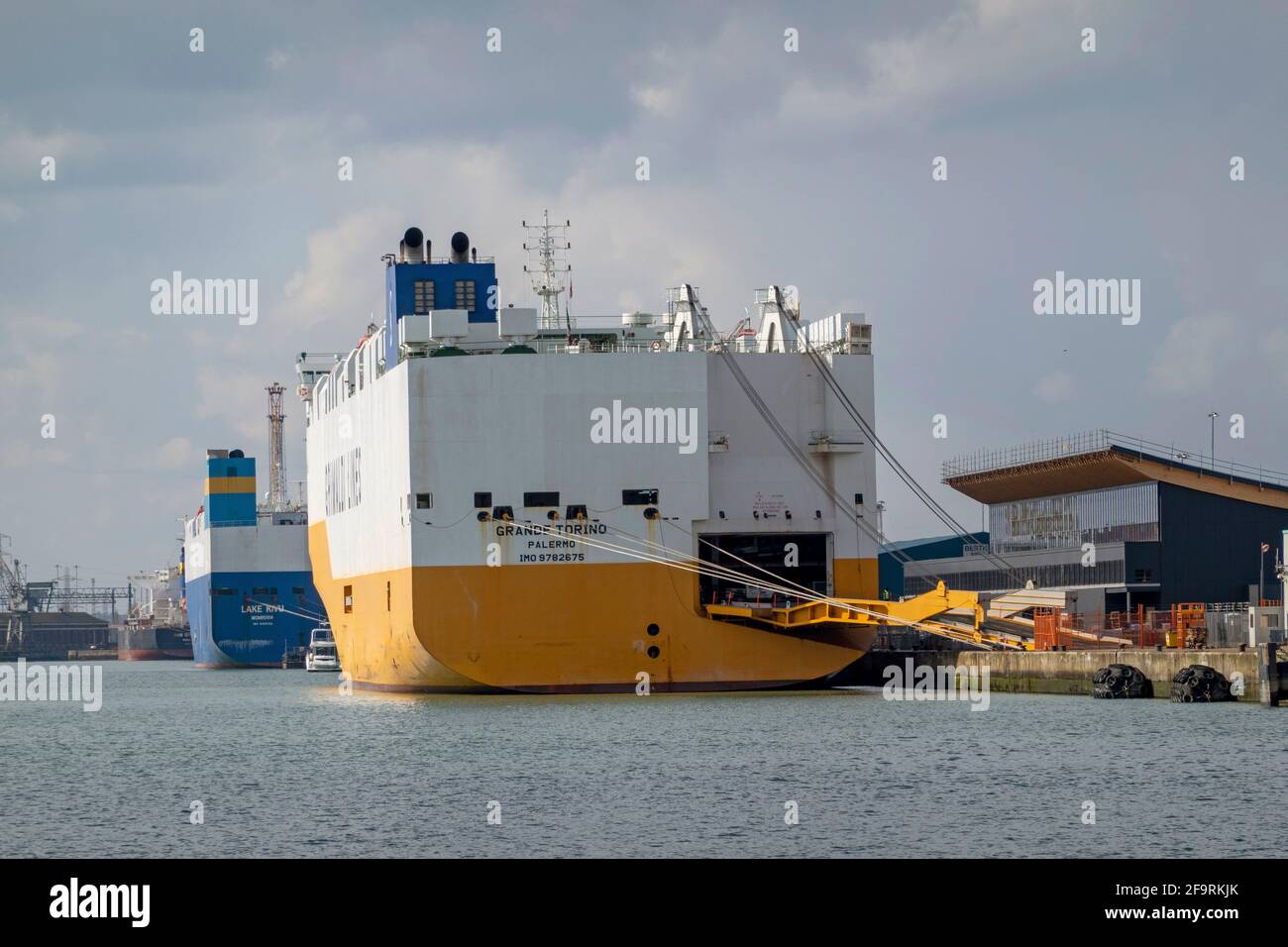 Car carrier ship hi-res stock photography and images - Alamy
