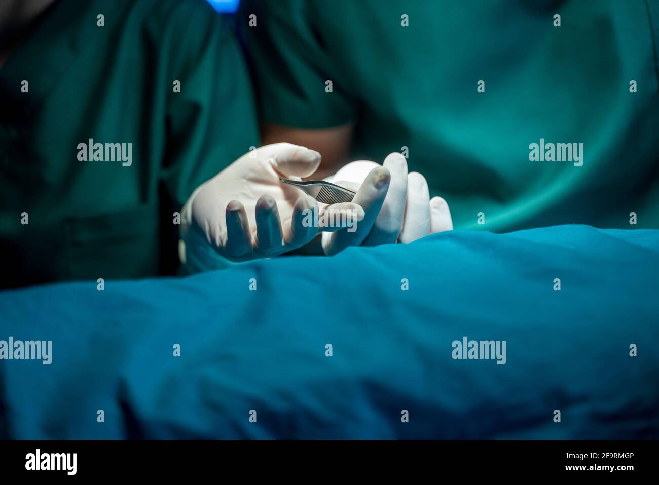 Doctor assistant training hi-res stock photography and images - Alamy