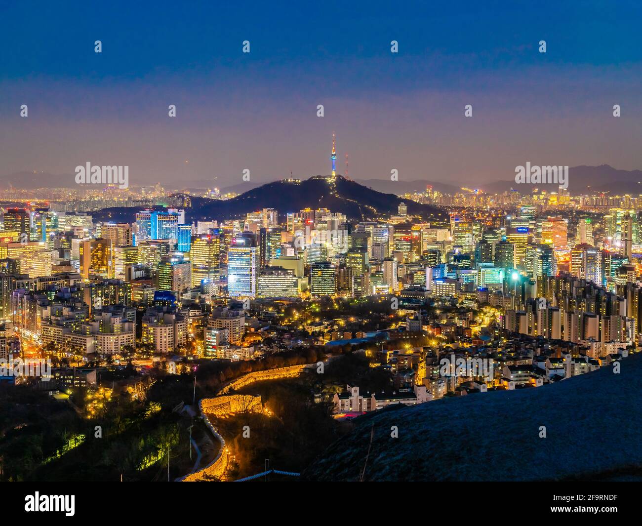 Office block seoul hi-res stock photography and images - Alamy