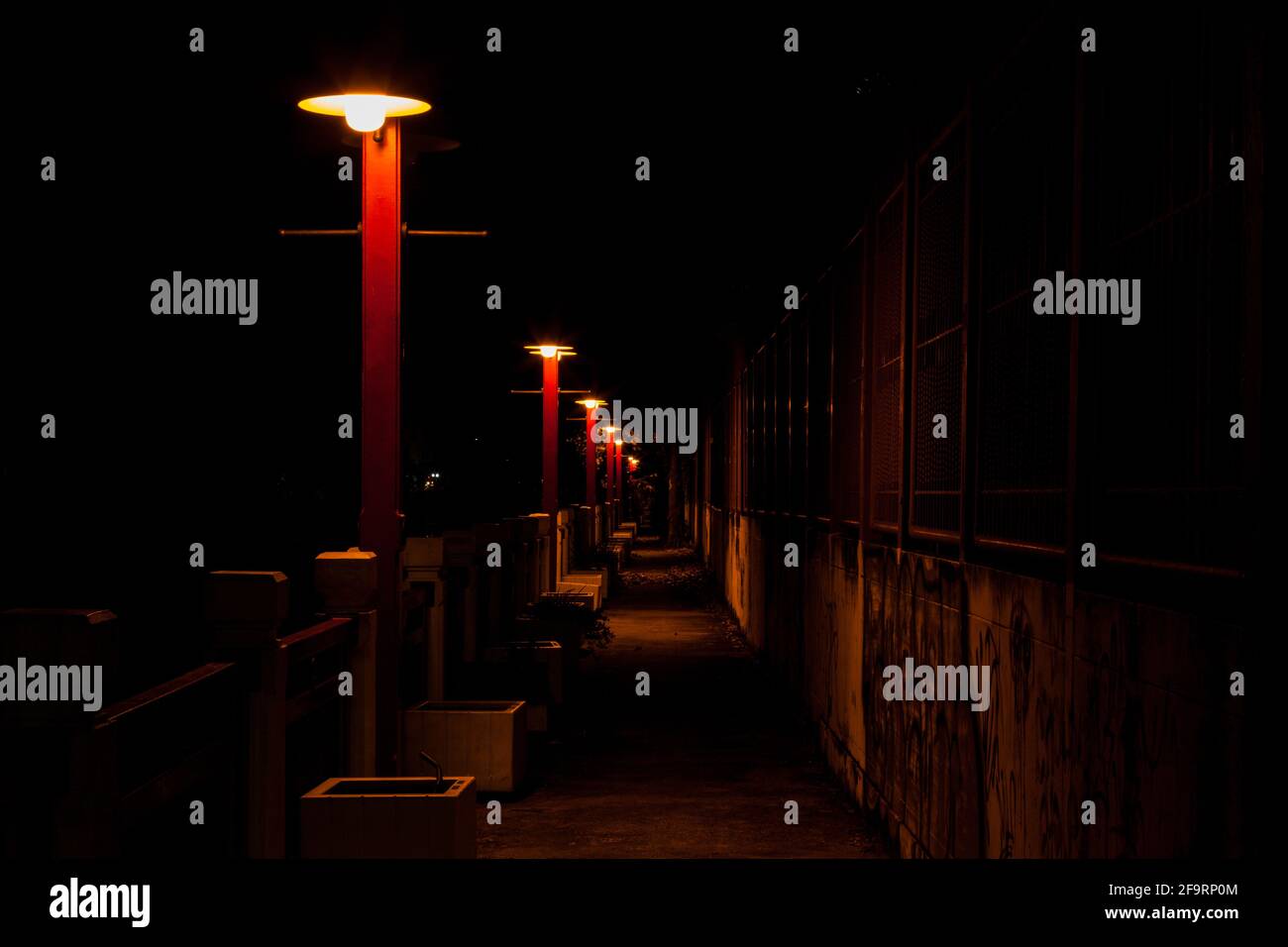 Garden path light night hi-res stock photography and images - Alamy