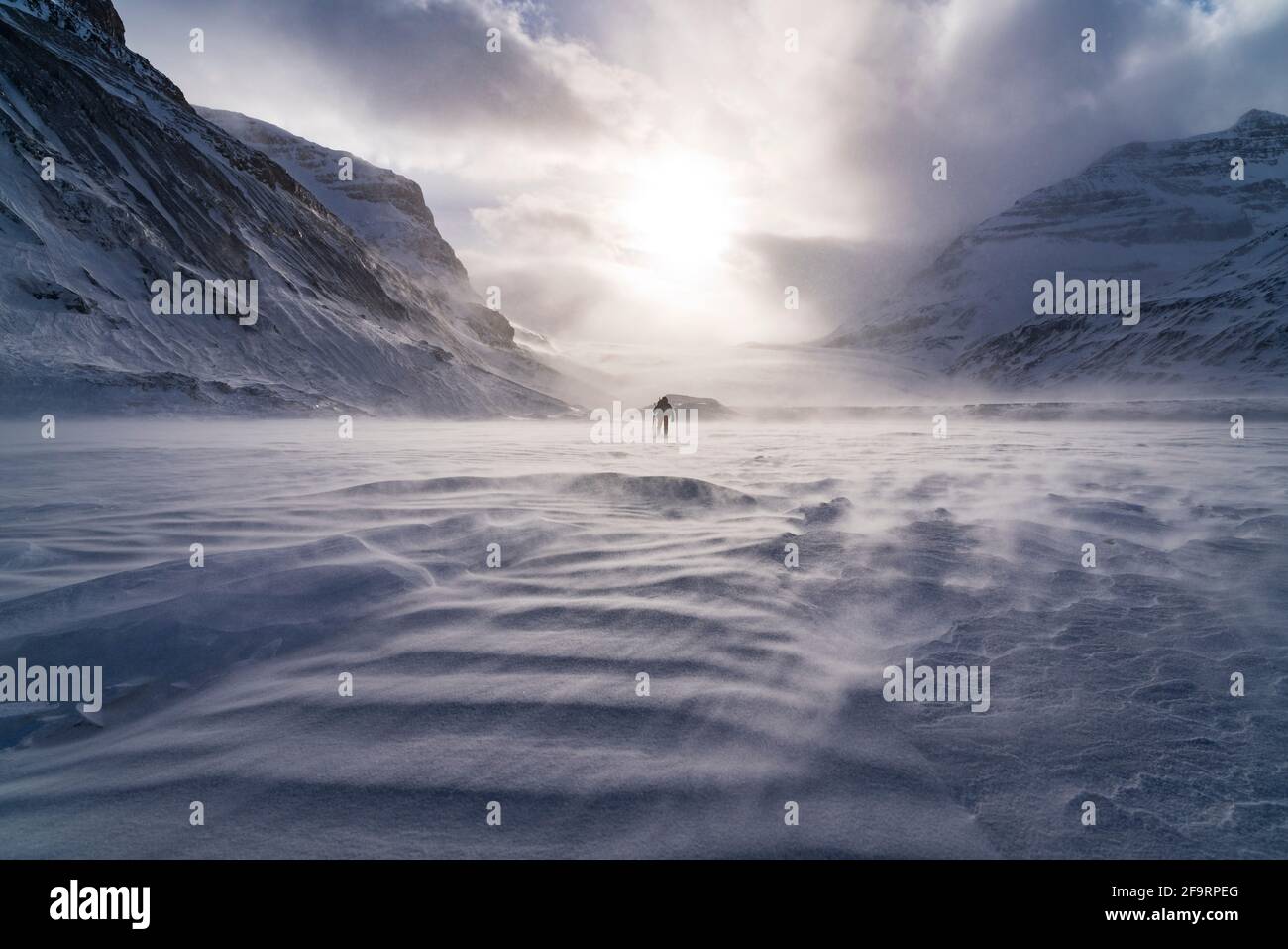 Extreme winds hi-res stock photography and images - Alamy