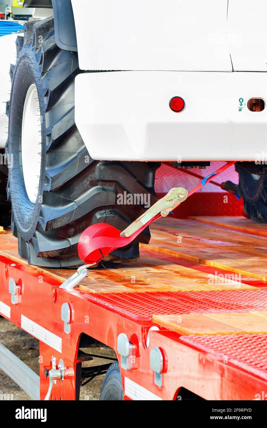 Lashing platform hi-res stock photography and images - Alamy