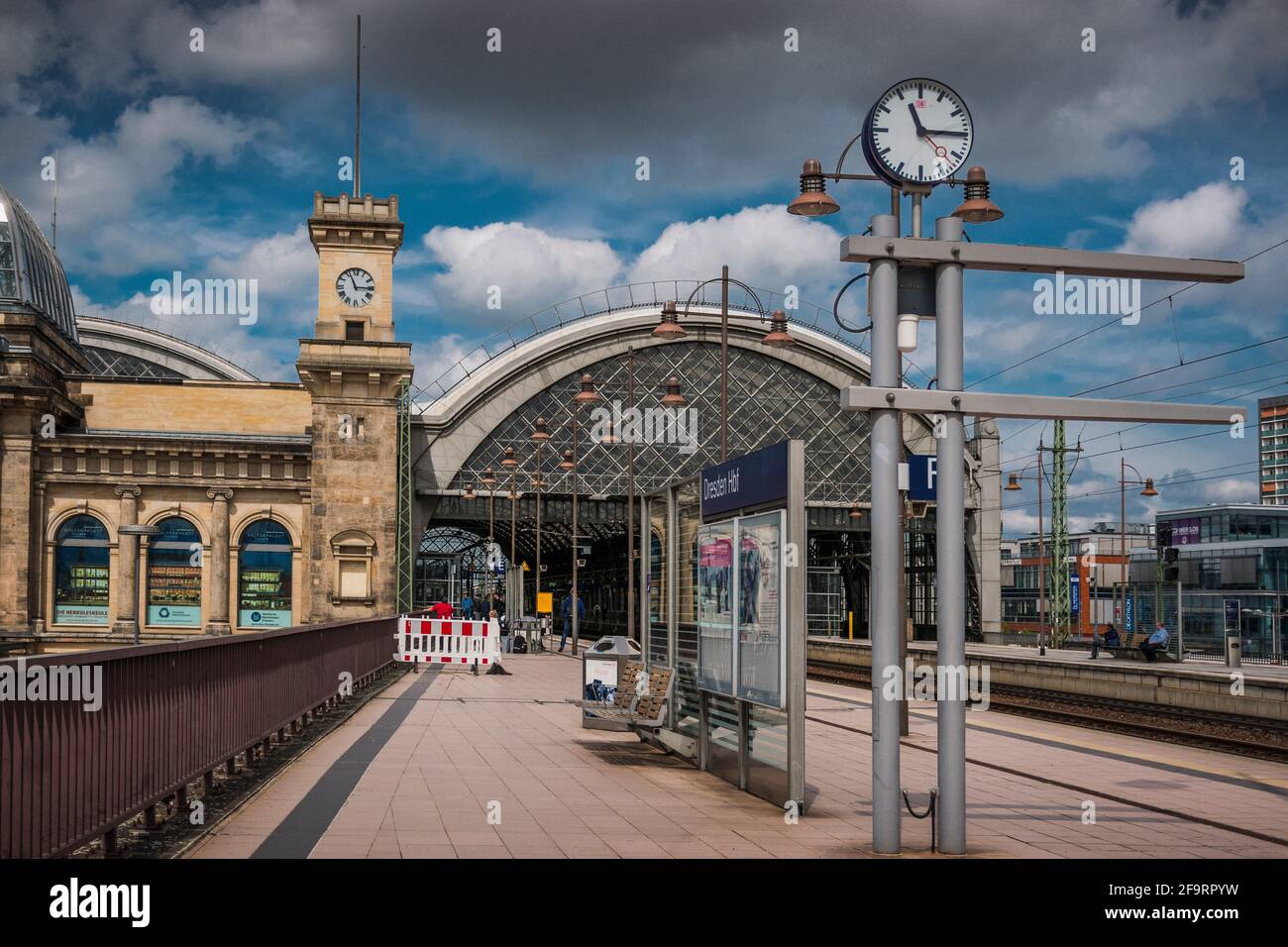 Hauptbahnhof station platform hi-res stock photography and images - Alamy