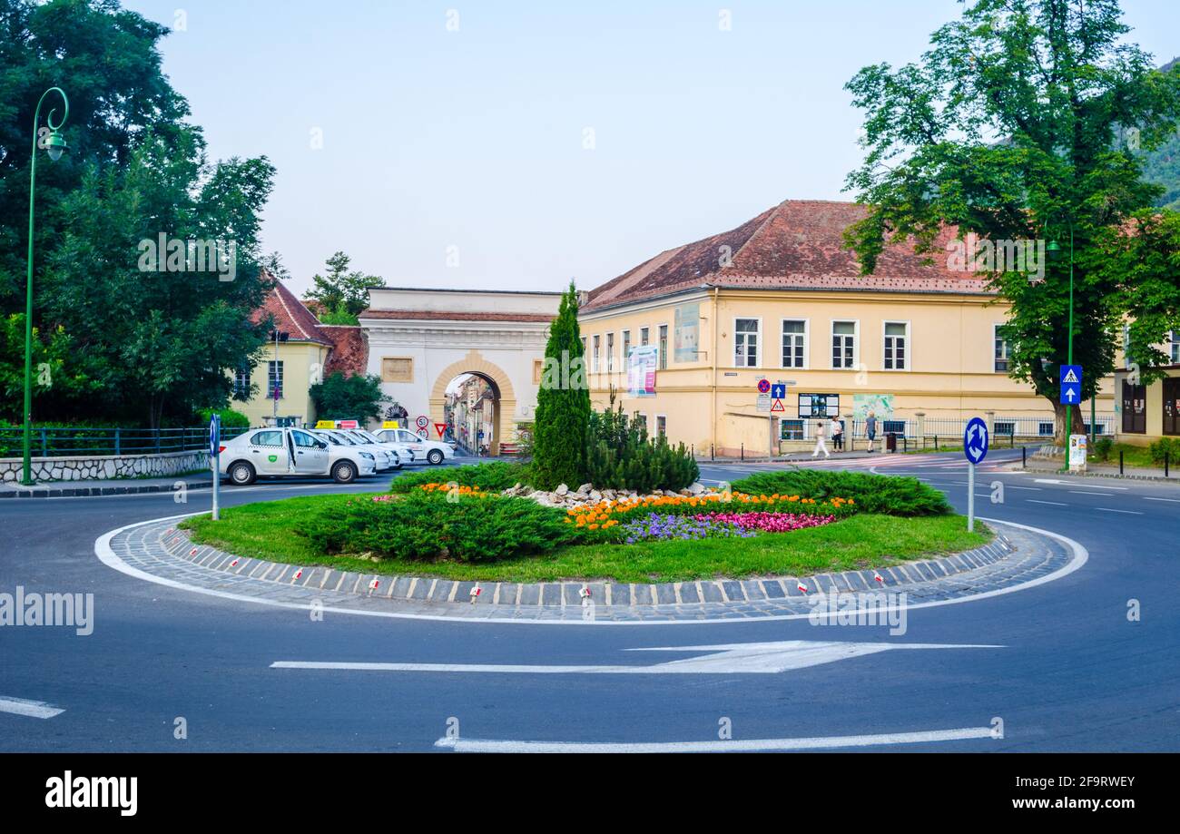 Street leading to roundabout hi-res stock photography and images - Alamy