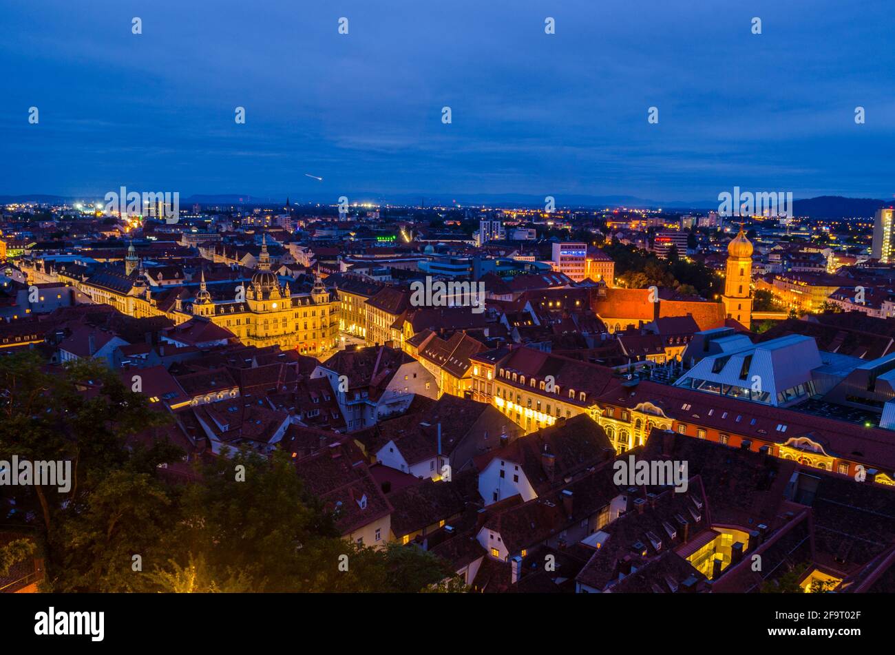Kunsthaus graz night hi-res stock photography and images - Alamy