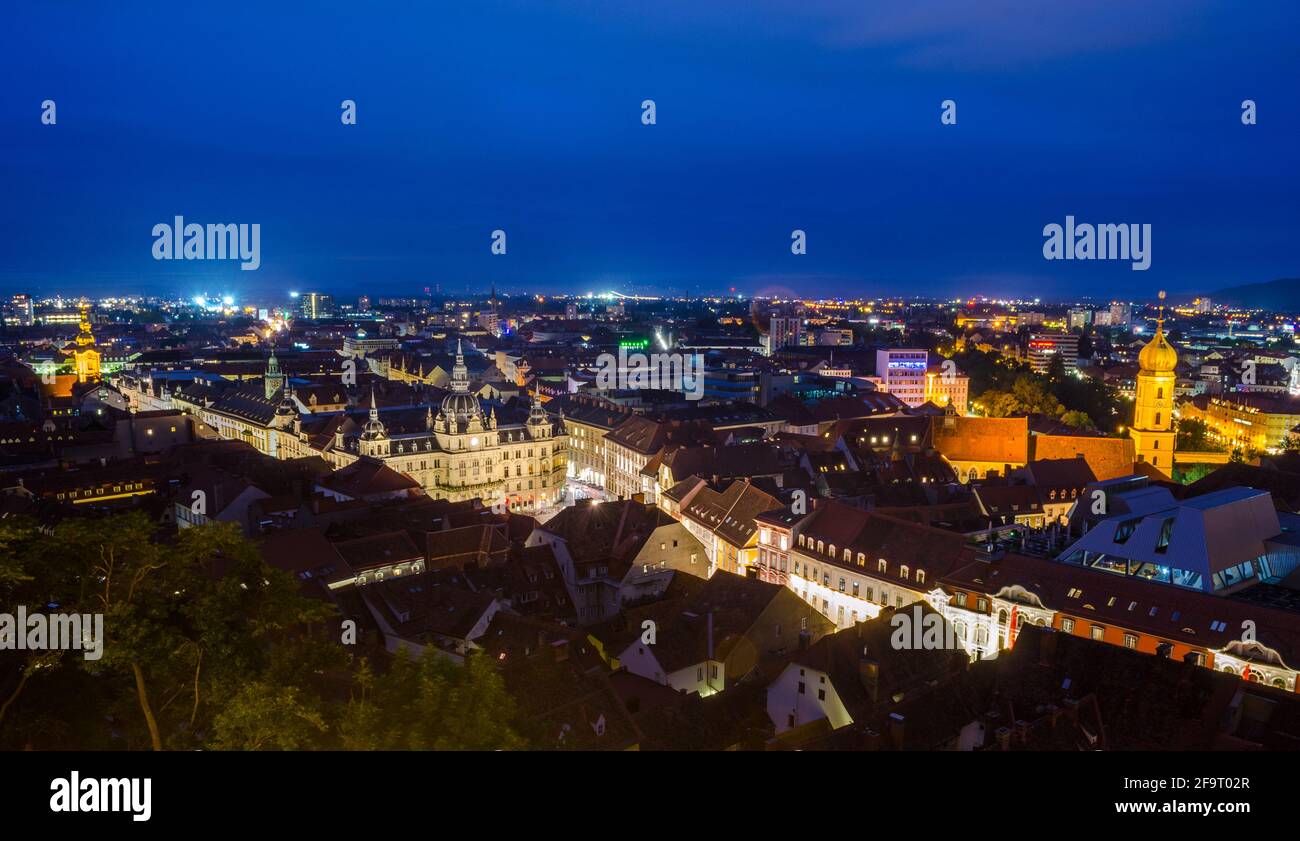 Kunsthaus graz night hi-res stock photography and images - Alamy