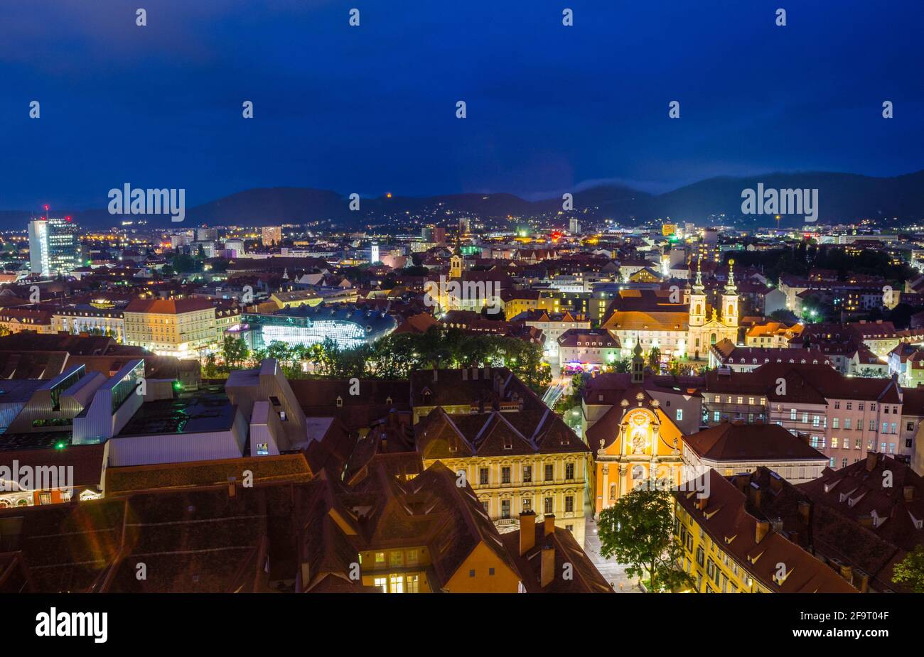 Kunsthaus graz night hi-res stock photography and images - Alamy
