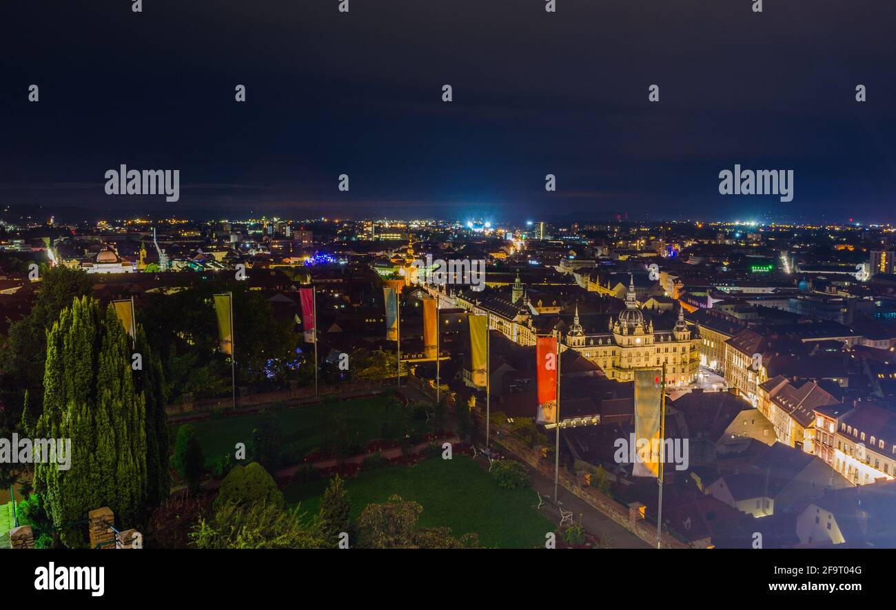 Kunsthaus graz night hi-res stock photography and images - Alamy