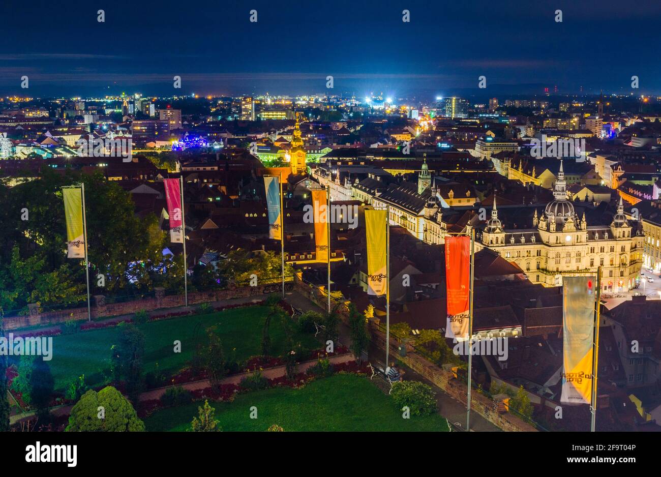 Kunsthaus graz night hi-res stock photography and images - Alamy