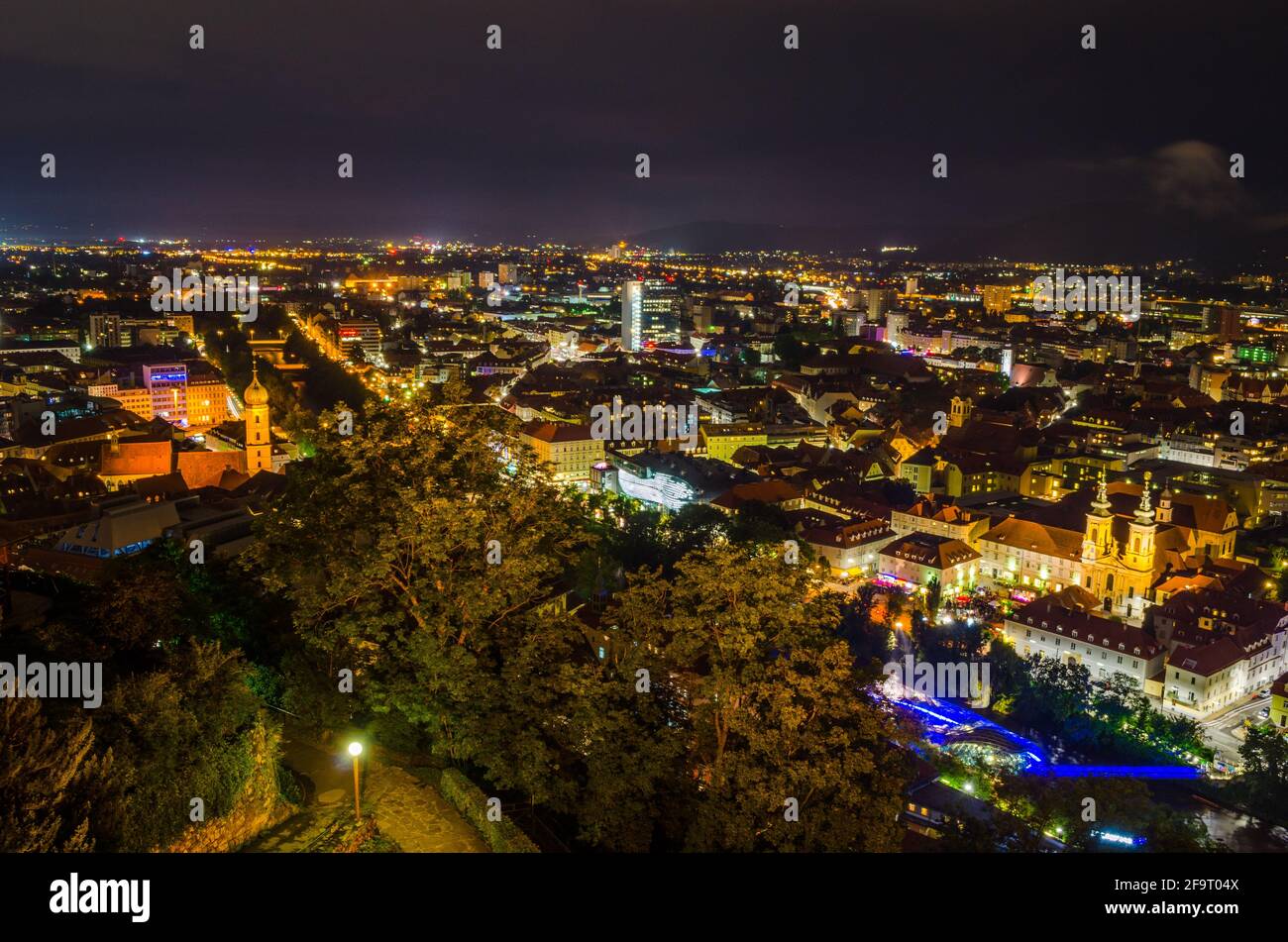 Kunsthaus graz night hi-res stock photography and images - Alamy