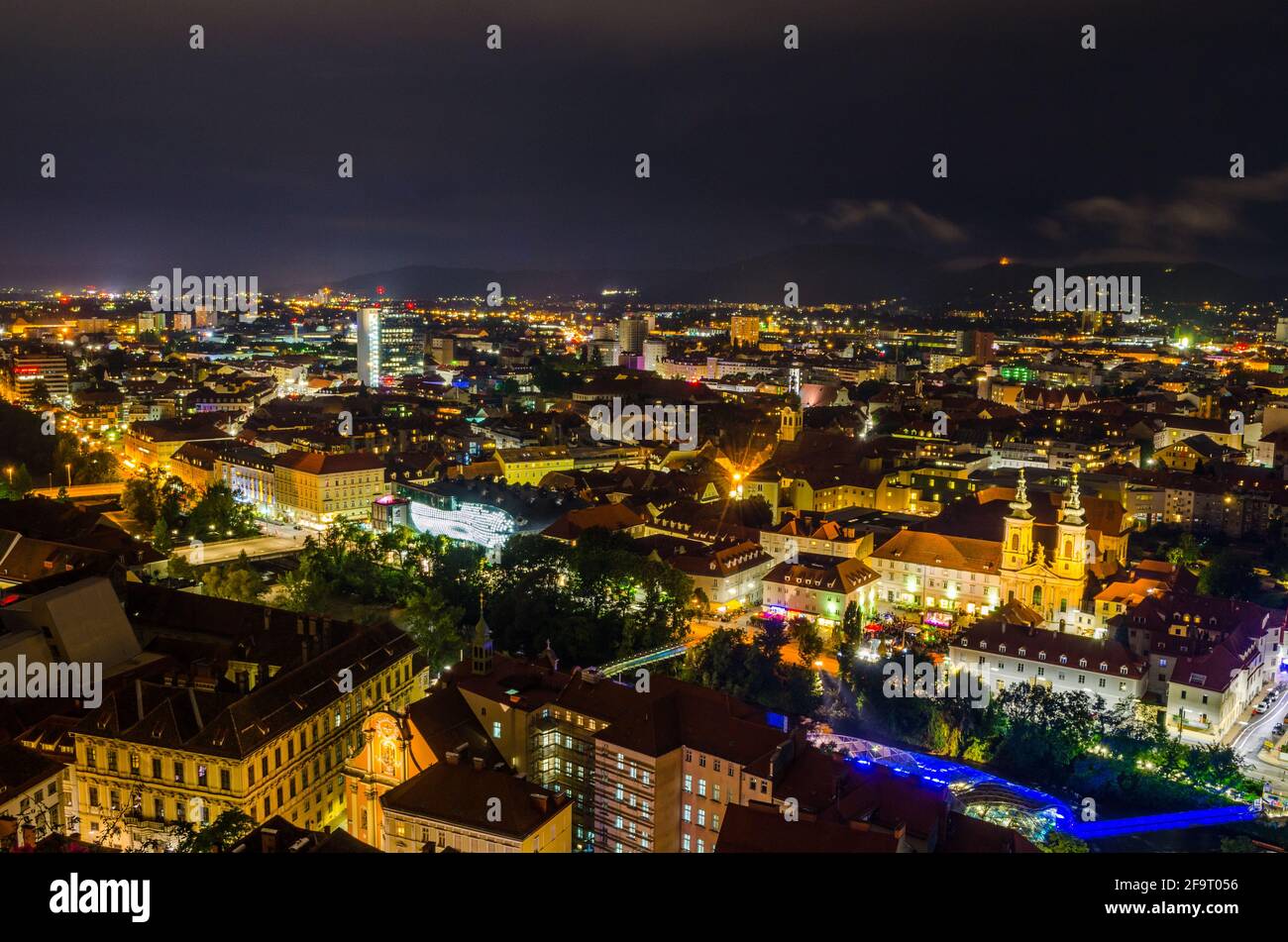 Kunsthaus graz night hi-res stock photography and images - Alamy