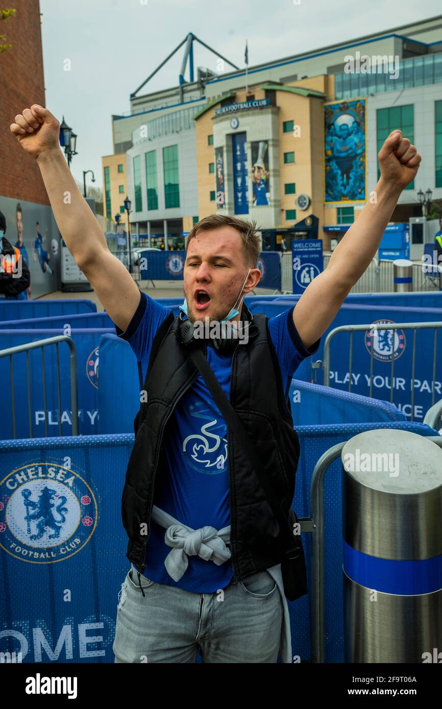 Chelsea fans protest european super hi-res stock photography and images ...