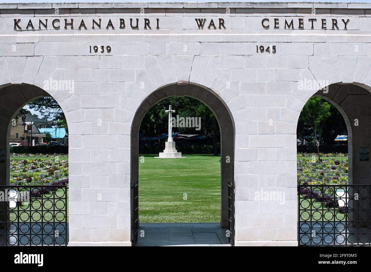 kanchanaburi war cemetery entrance Stock Photo - Alamy