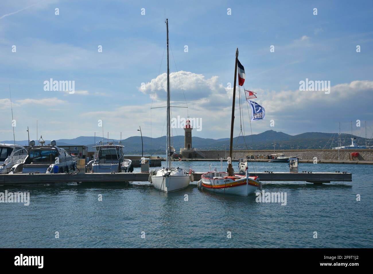 Scenic view of the Phare and the traditional picturesque "pointus ...