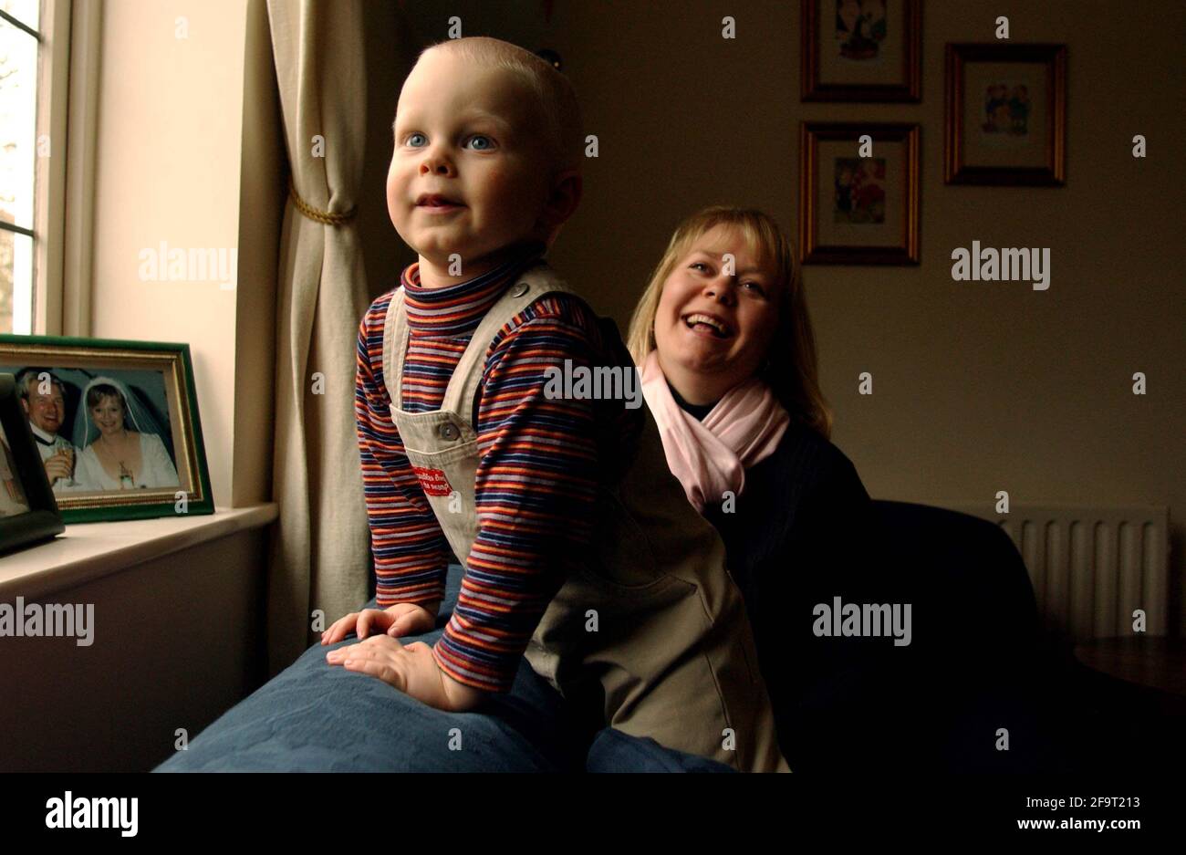 TRACY FORDER AND HER SON PIERS. 8/2/02 PILSTON Stock Photo - Alamy