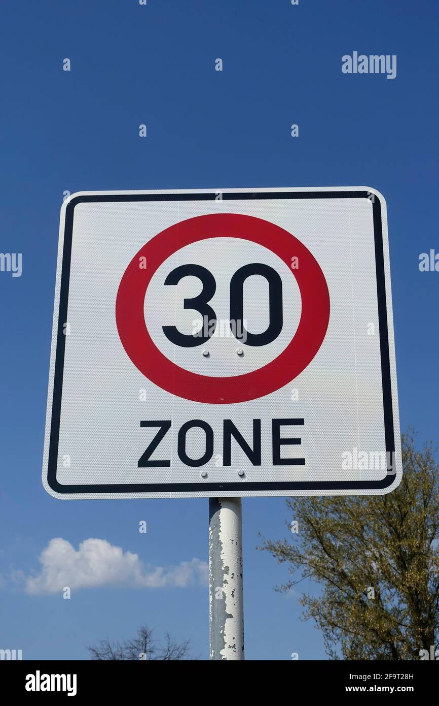 Old round speed limit sign hi-res stock photography and images - Alamy