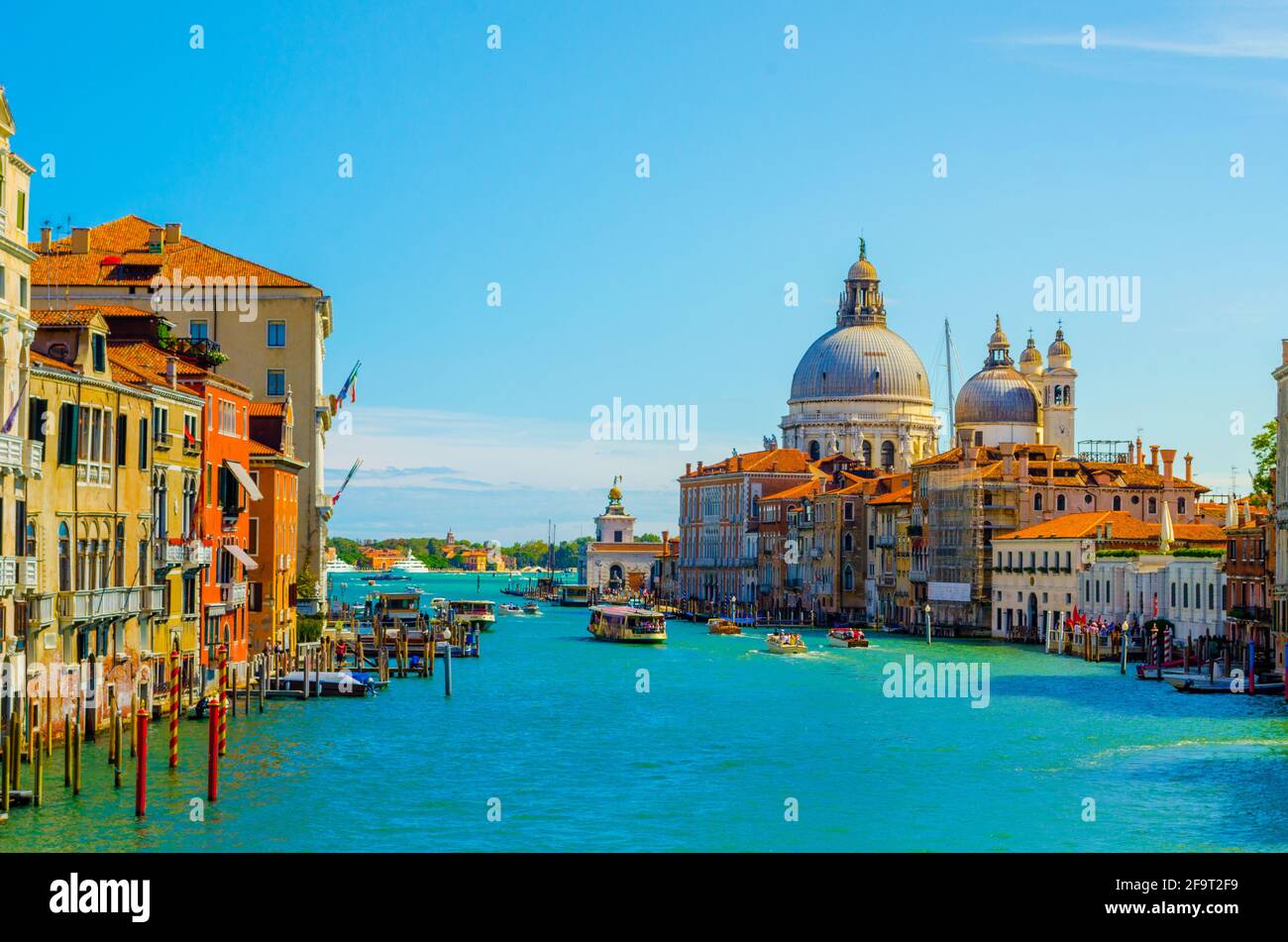 Gorgeous view of the Grand Canal and Basilica Santa Maria della Salute ...