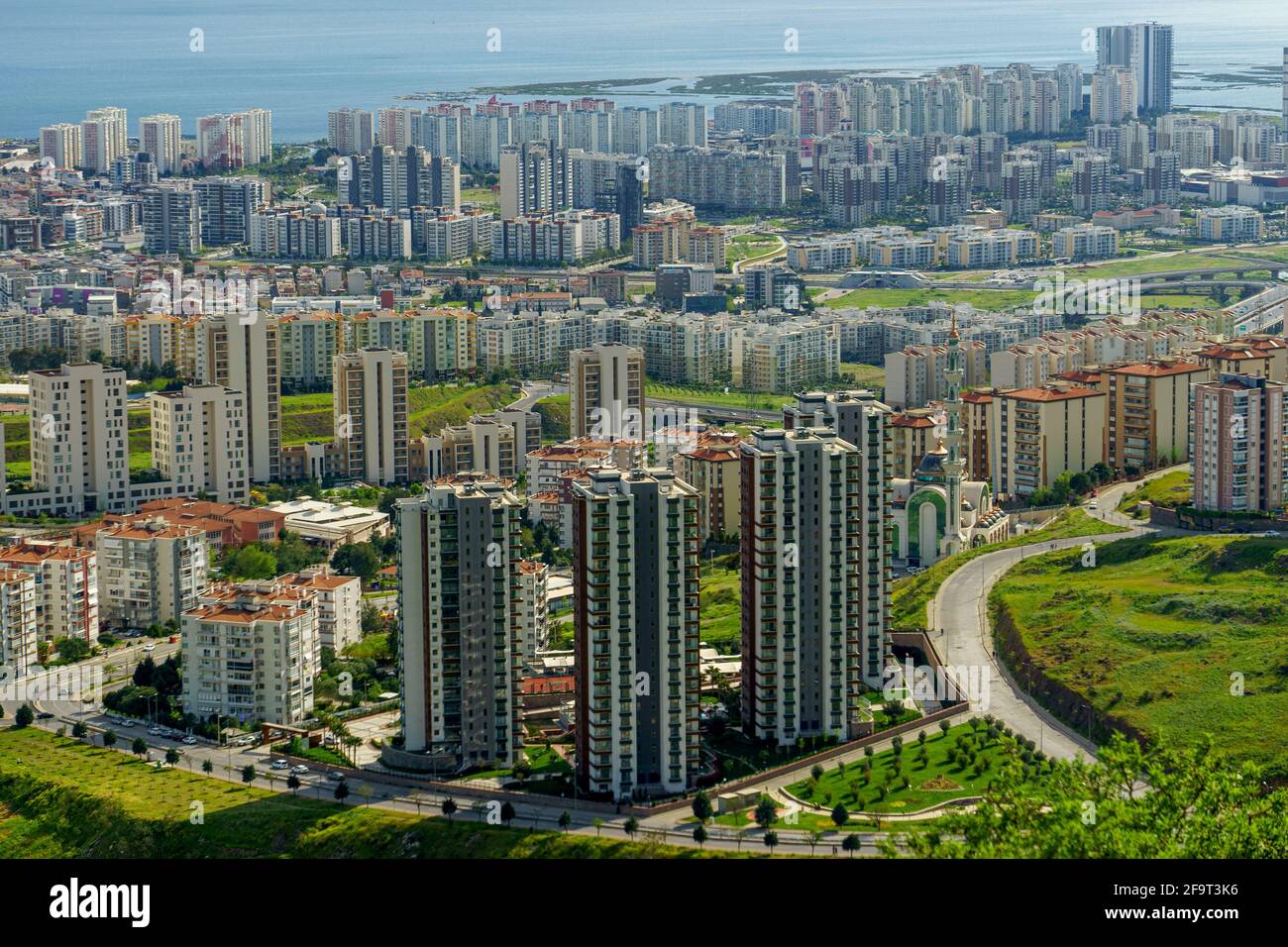 Birds eye view skyscraper water hi-res stock photography and images - Alamy