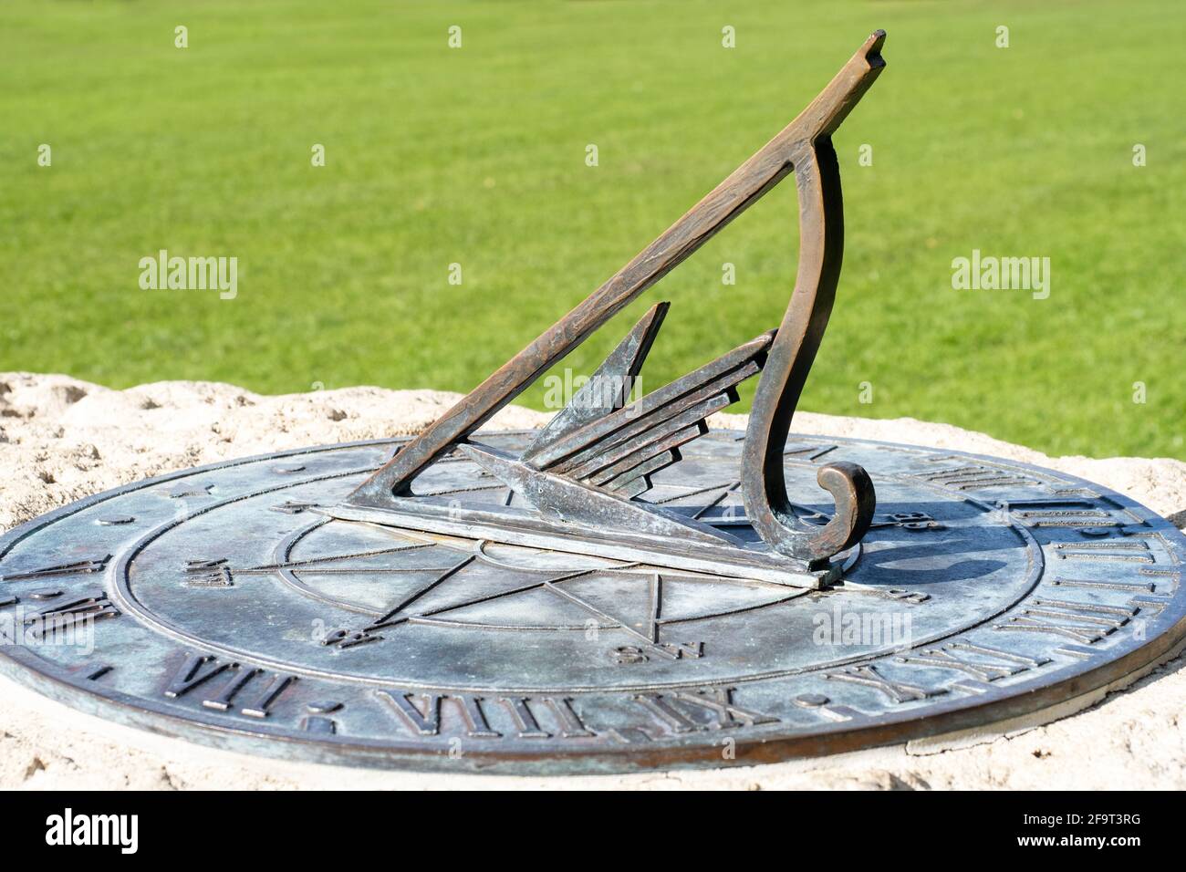 metal sundial at Mission Bay beach Stock Photo - Alamy