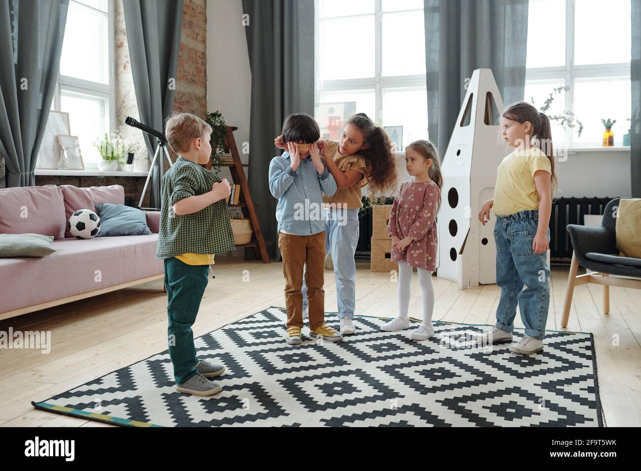 Friends playing together hi-res stock photography and images - Alamy