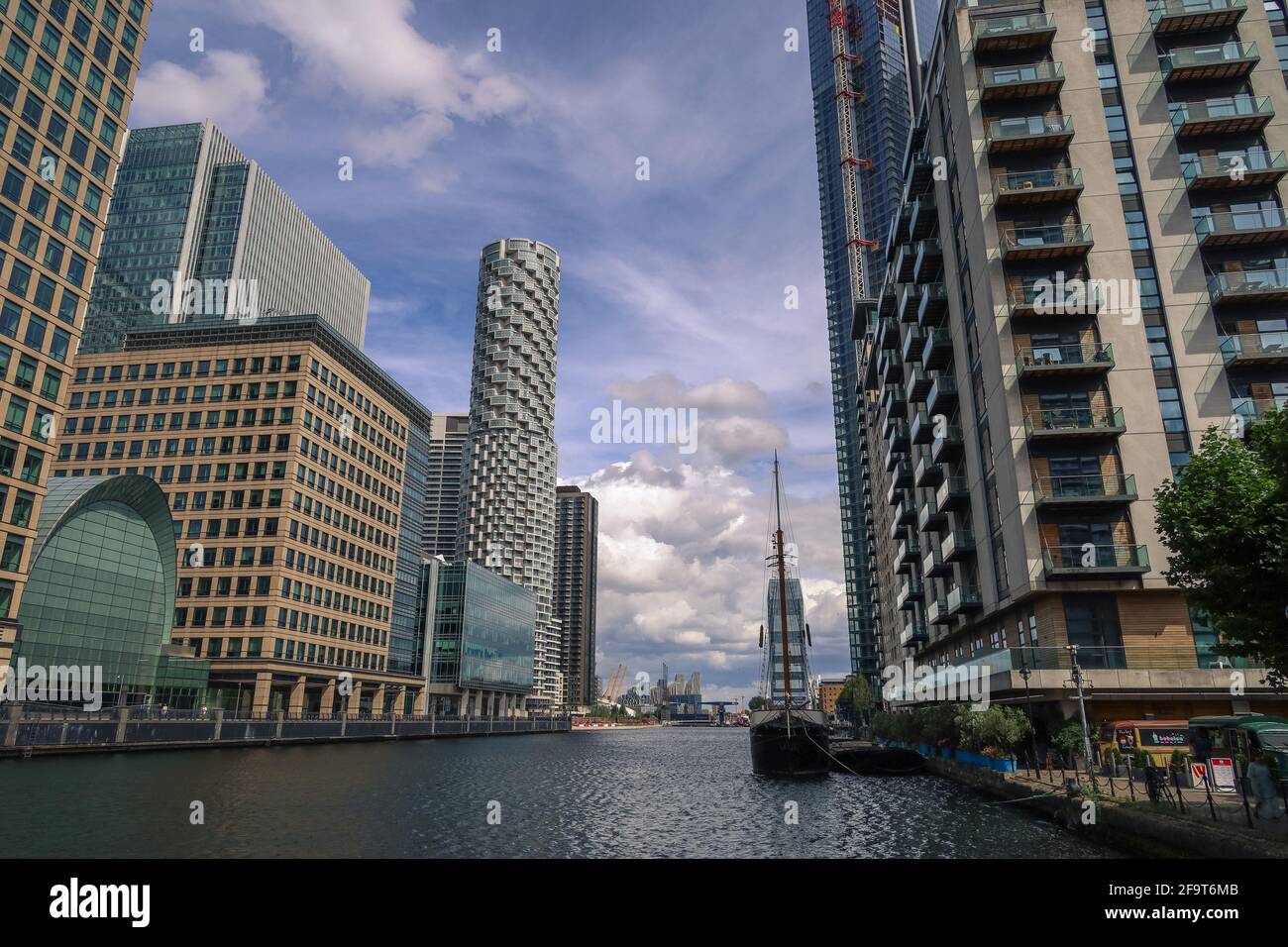 High rise buildings along the Thames River in Canary Wharf, London ...