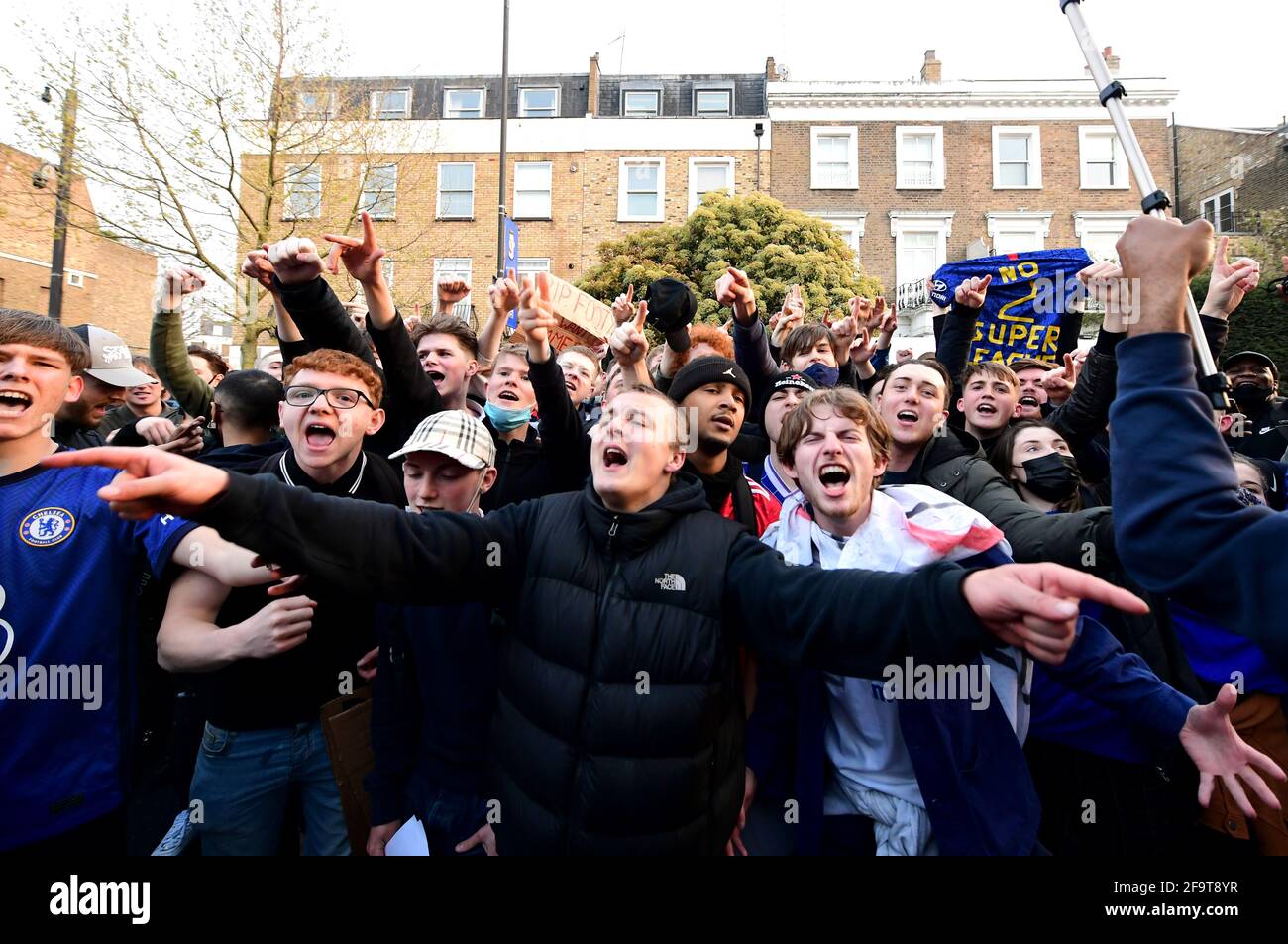 Chelsea fans super league withdraw hi-res stock photography and images ...