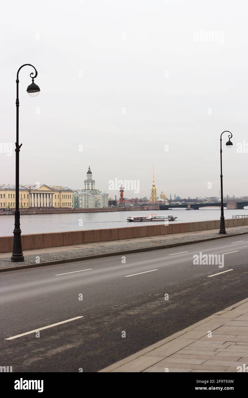 English embankment hi-res stock photography and images - Alamy