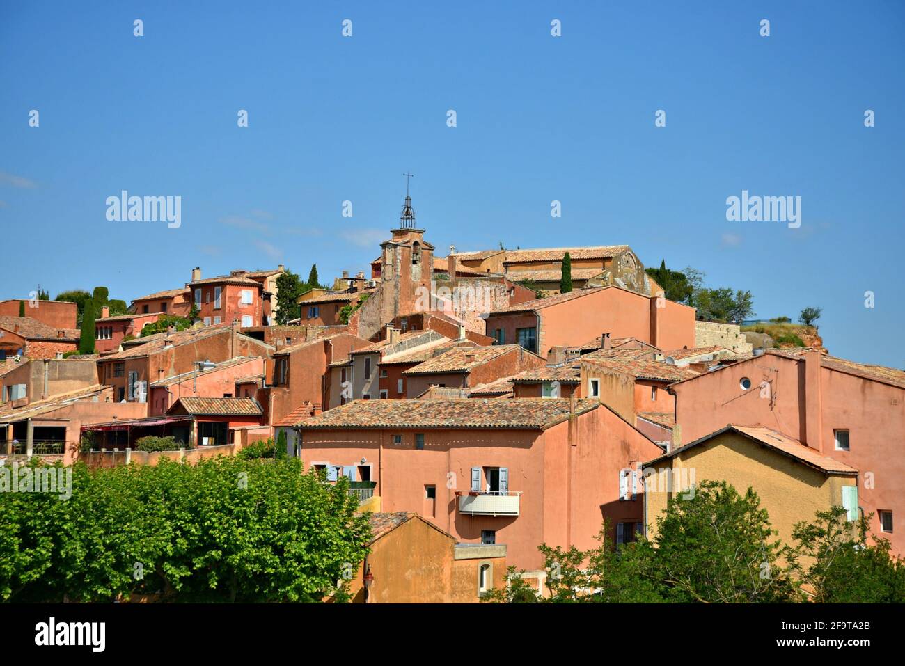 Landscape with panoramic view of Roussillon, a Provençal village with ...