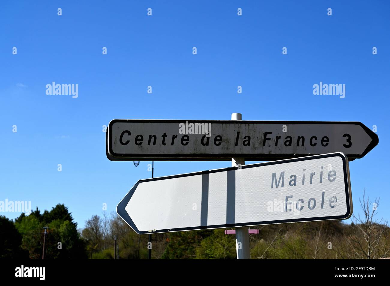 Treet sign indicating the Center of France Stock Photo - Alamy