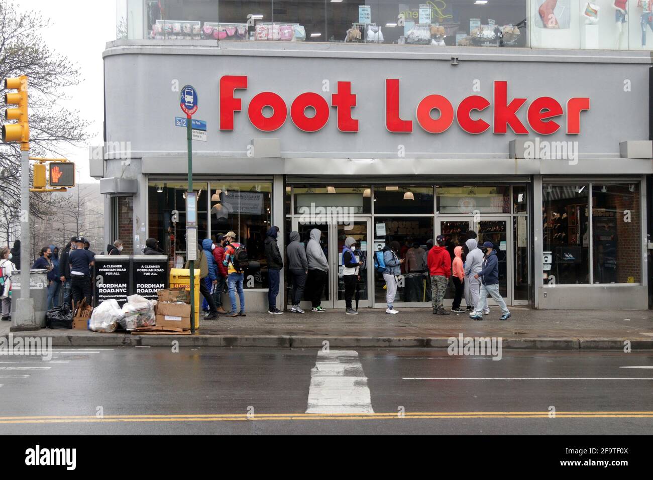 Sneaker store line hi-res stock photography and images - Alamy