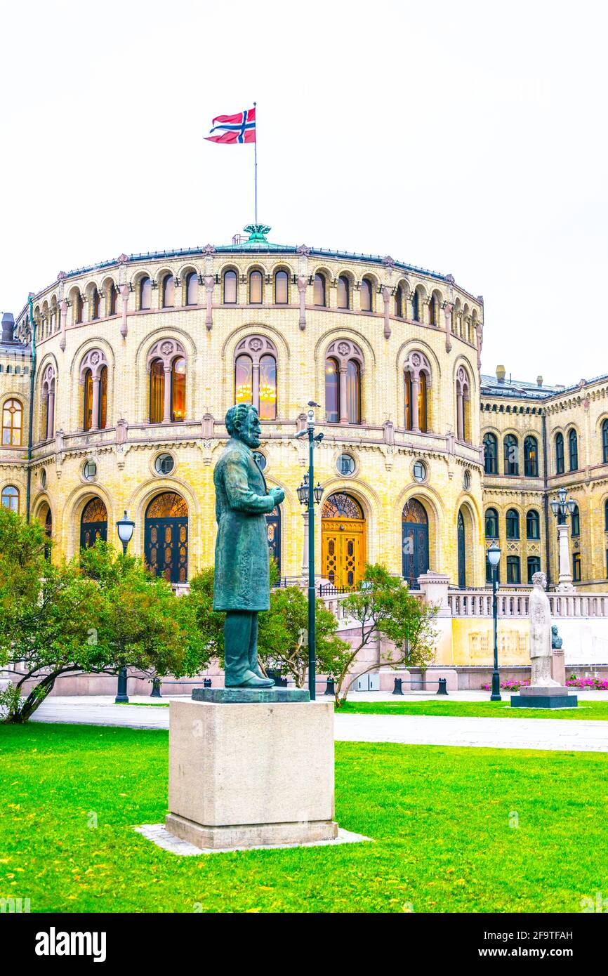 Storting square hi-res stock photography and images - Alamy