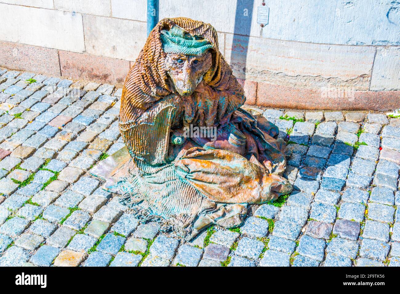 Fox statue outside Rosenbad building Stockholm, Sweden Stock Photo - Alamy