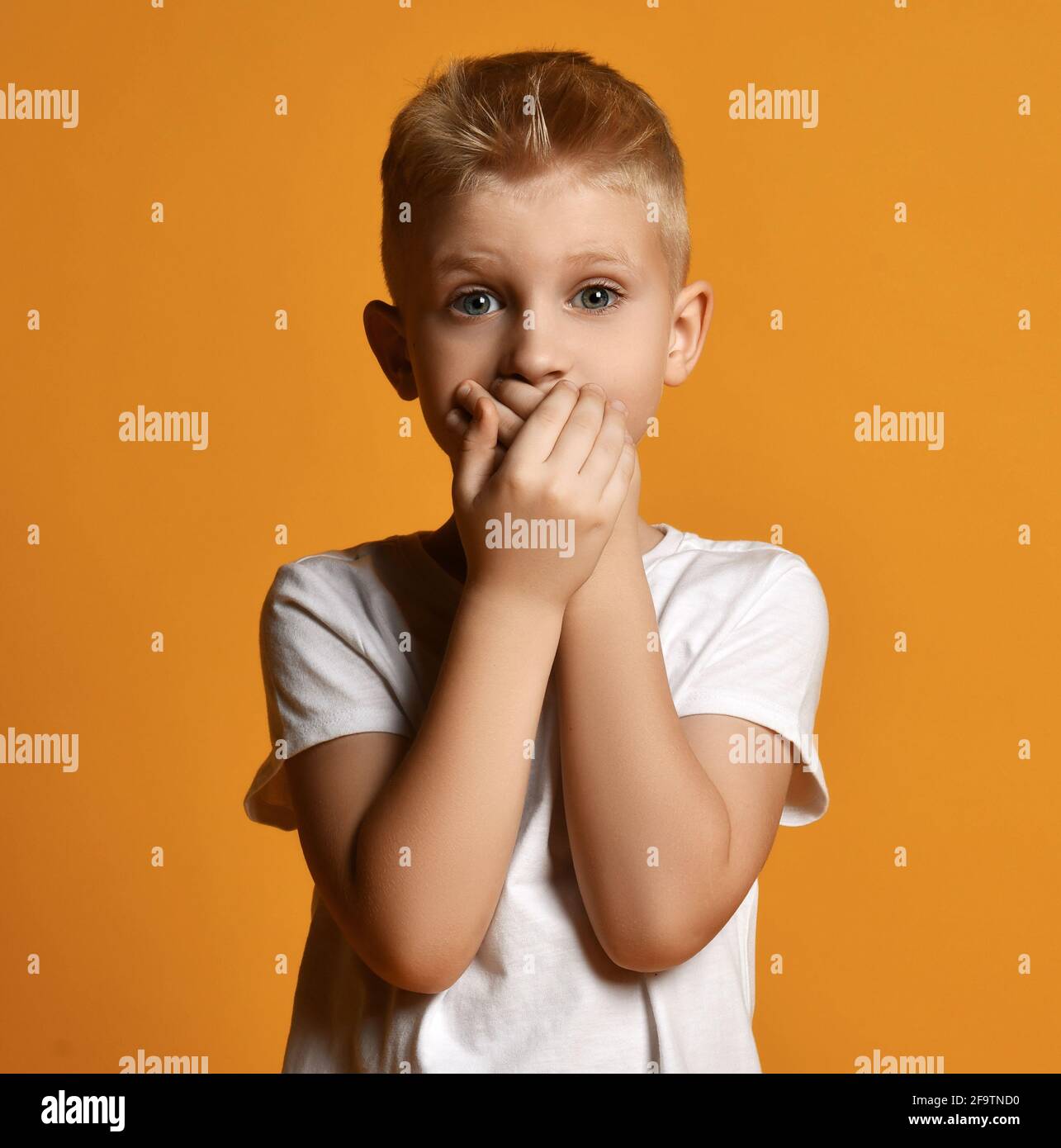 Person telling lie hi-res stock photography and images - Alamy