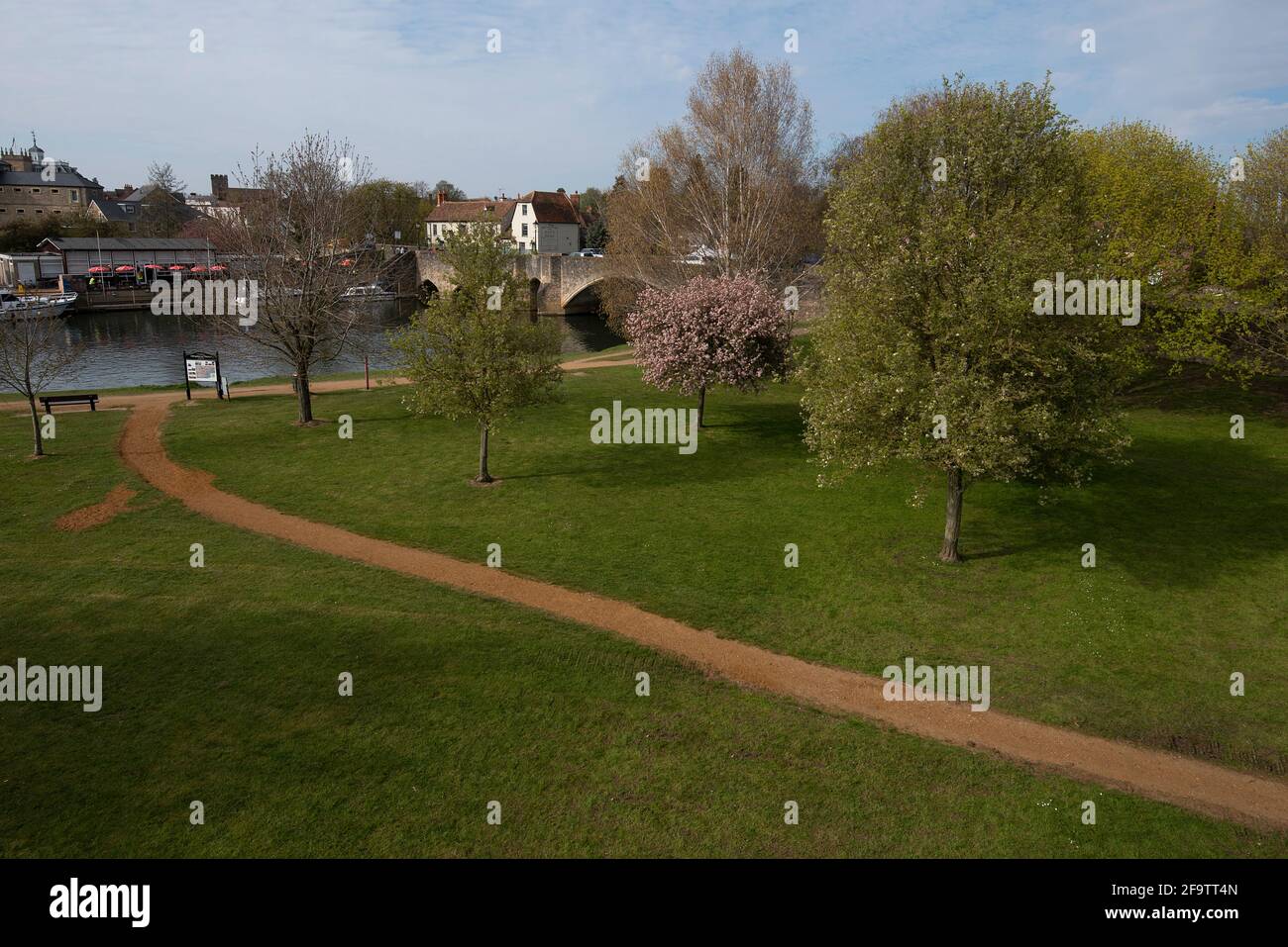 An elevated view of the Thames river in Abingdon Showing the path ...
