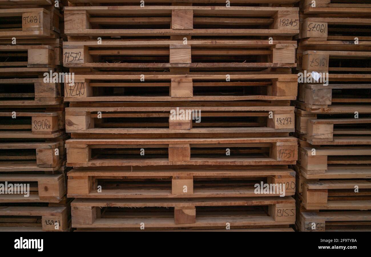 Cargo pallet hi-res stock photography and images - Alamy