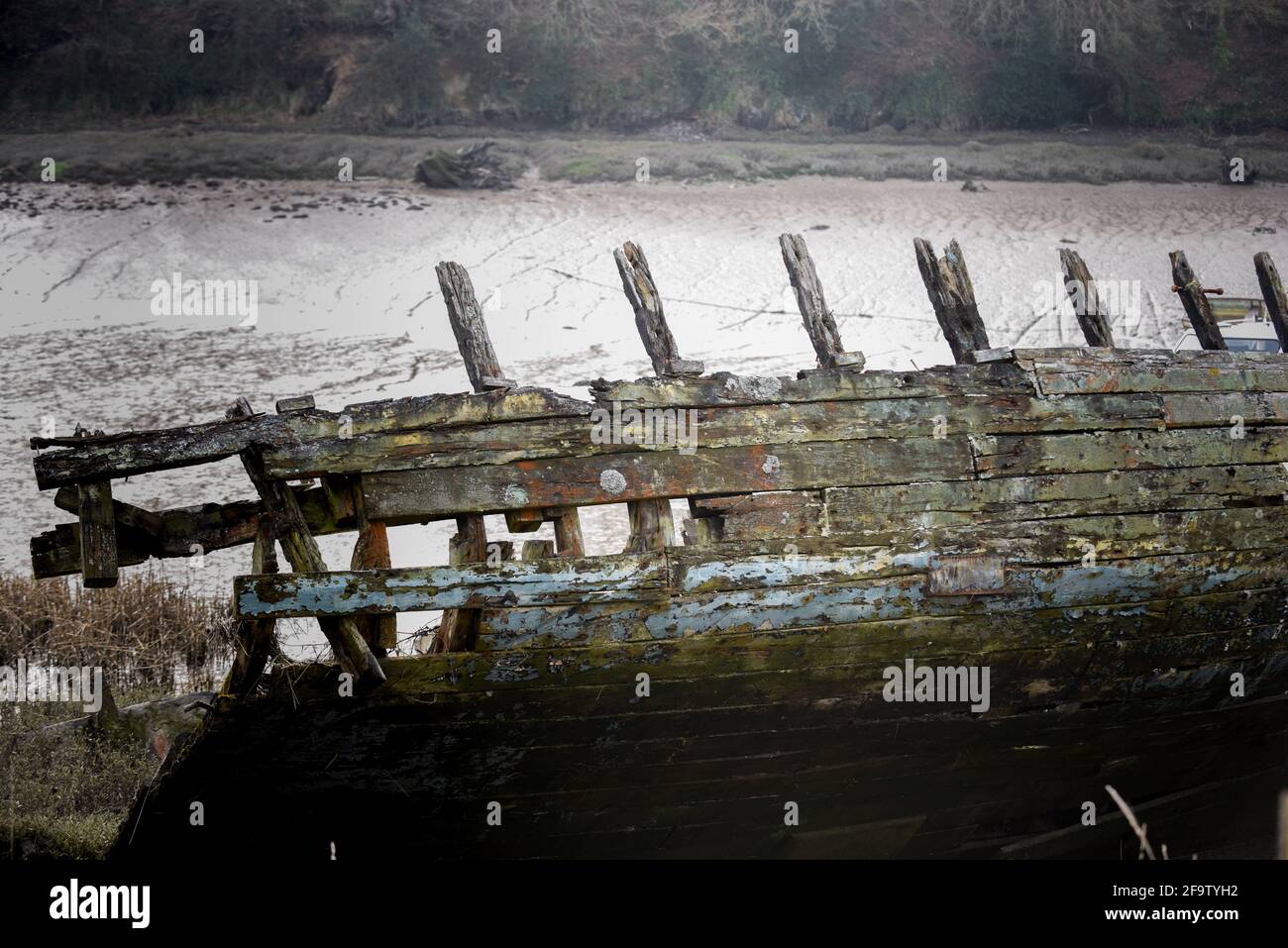 Falling apart boat hi-res stock photography and images - Alamy