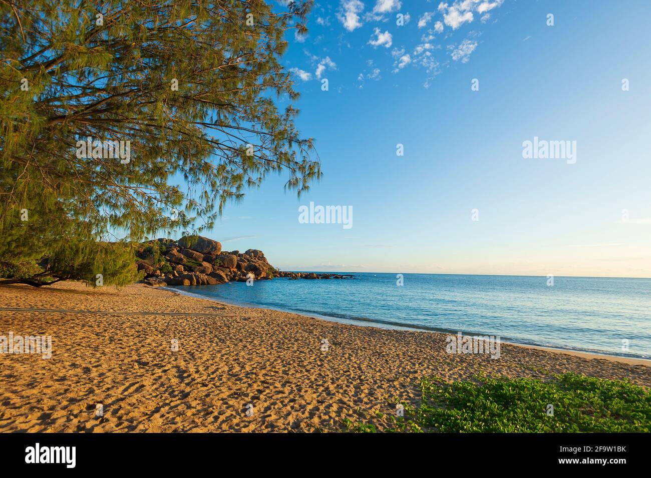 Bowen queensland beach hi-res stock photography and images - Alamy