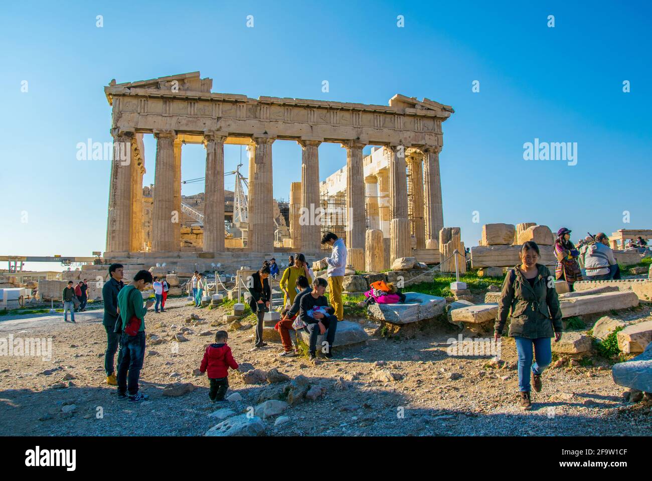 Tourists visiting parthenon temple hi-res stock photography and images ...