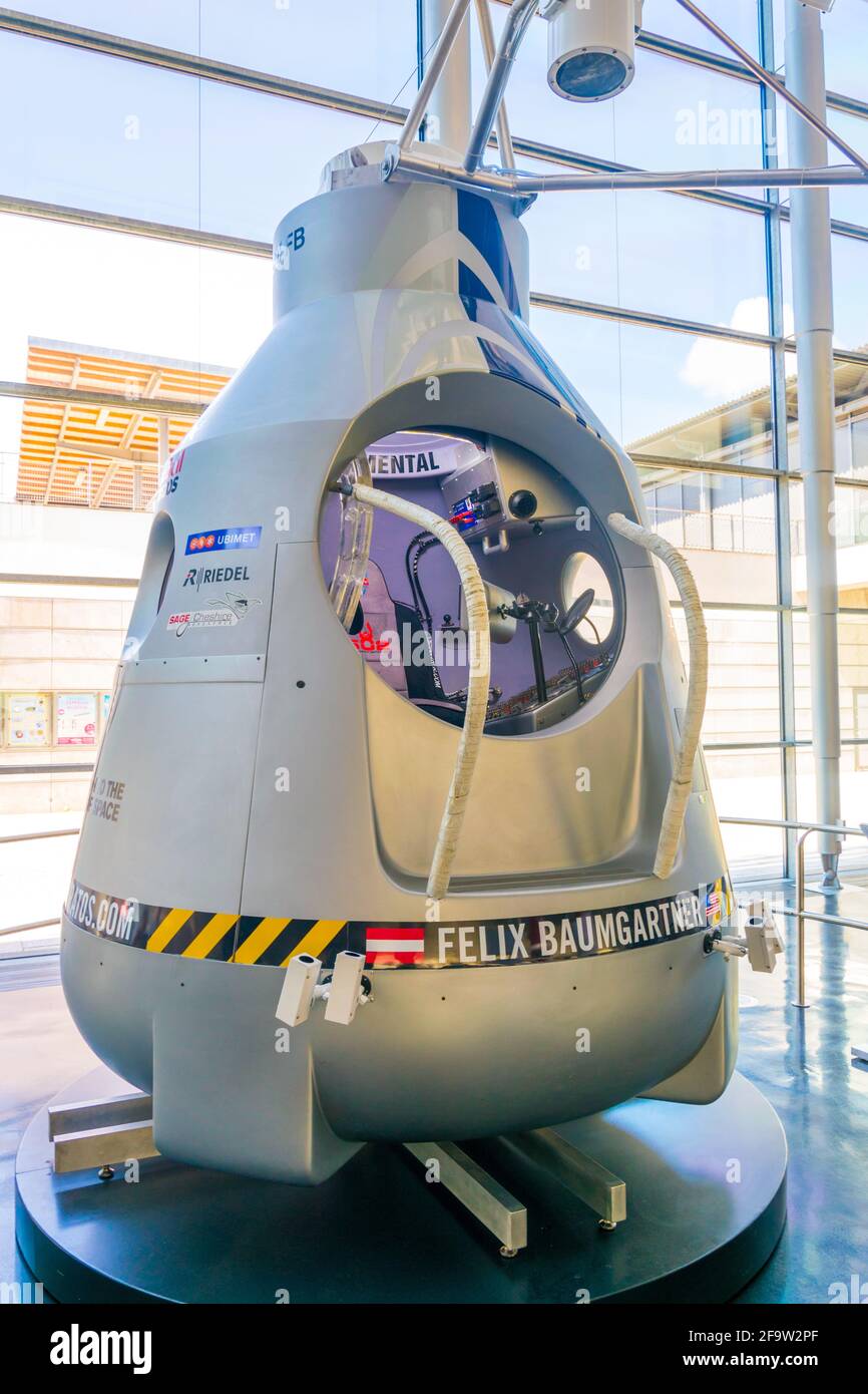 Felix baumgartner jump hi-res stock photography and images - Alamy