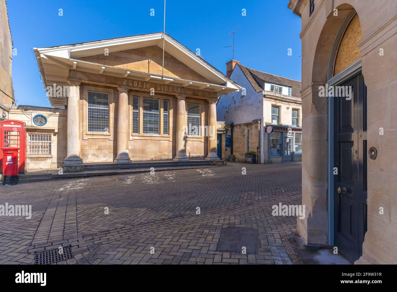 View of Public Library on High Street, Stamford, South Kesteven ...