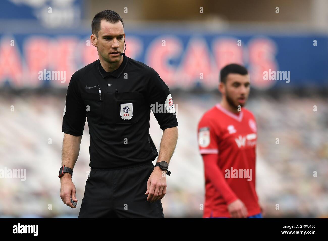 Referee jarred gillett hi-res stock photography and images - Alamy