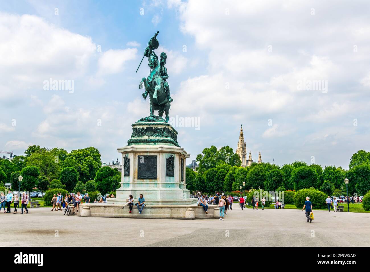 Statue front of vienna kunsthistorisches museum hi-res stock ...