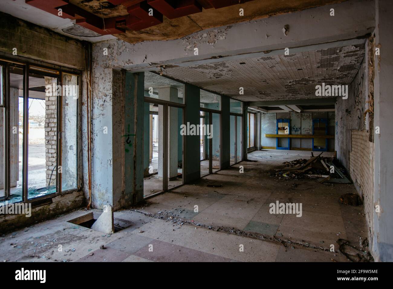 Dark dirty corridor of old abandoned building Stock Photo - Alamy