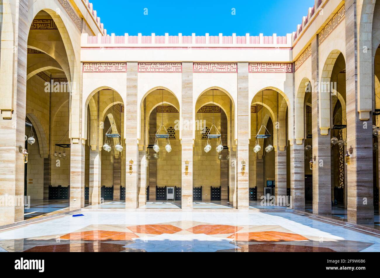 MANAMA, BAHRAIN, OCTOBER 23, 2016: Interior of the Al Fateh Grand ...