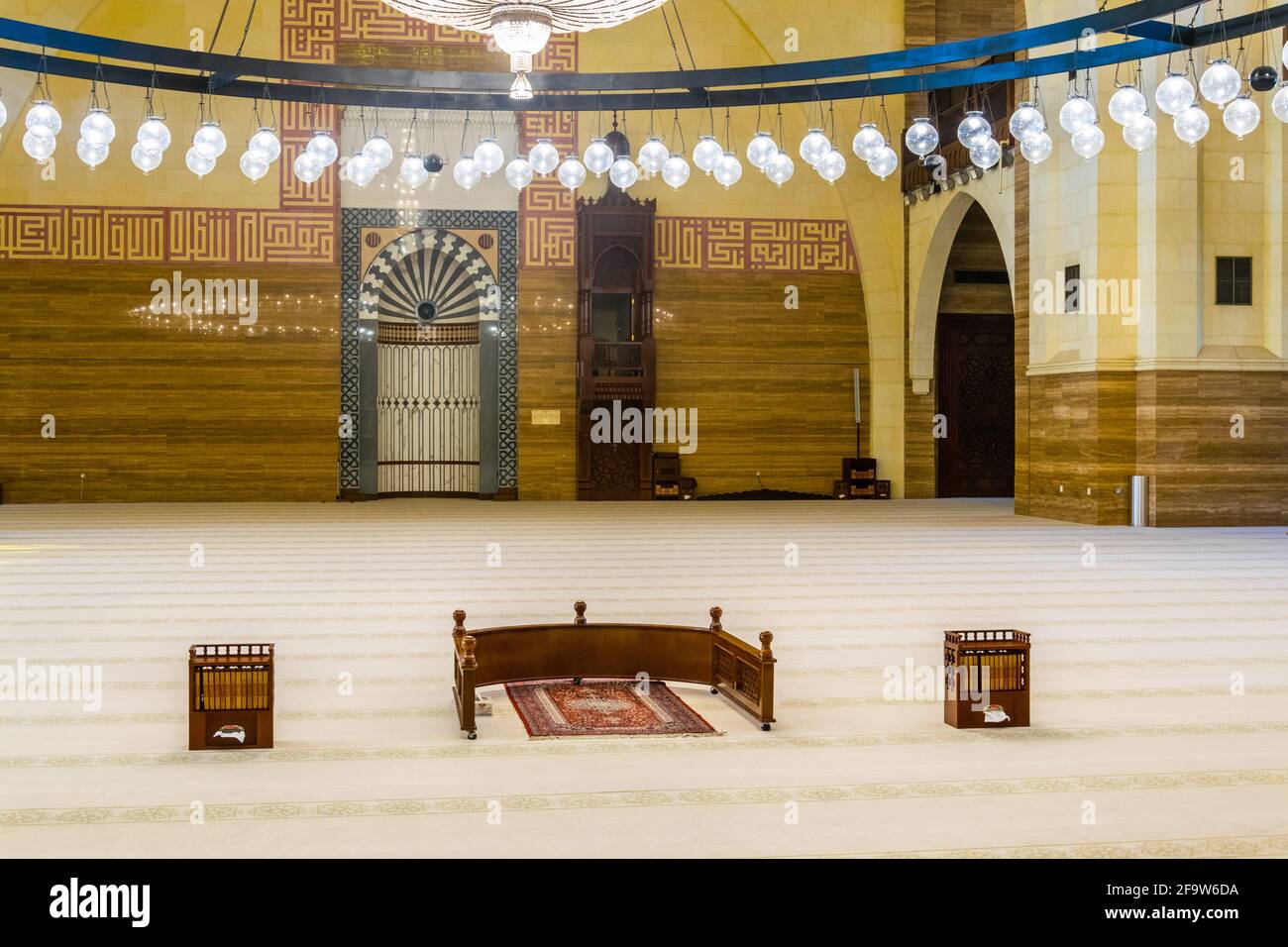 MANAMA, BAHRAIN, OCTOBER 23, 2016: Interior of the Al Fateh Grand ...