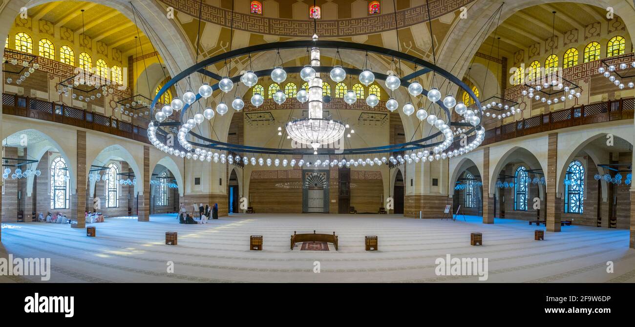 MANAMA, BAHRAIN, OCTOBER 23, 2016: Interior of the Al Fateh Grand ...