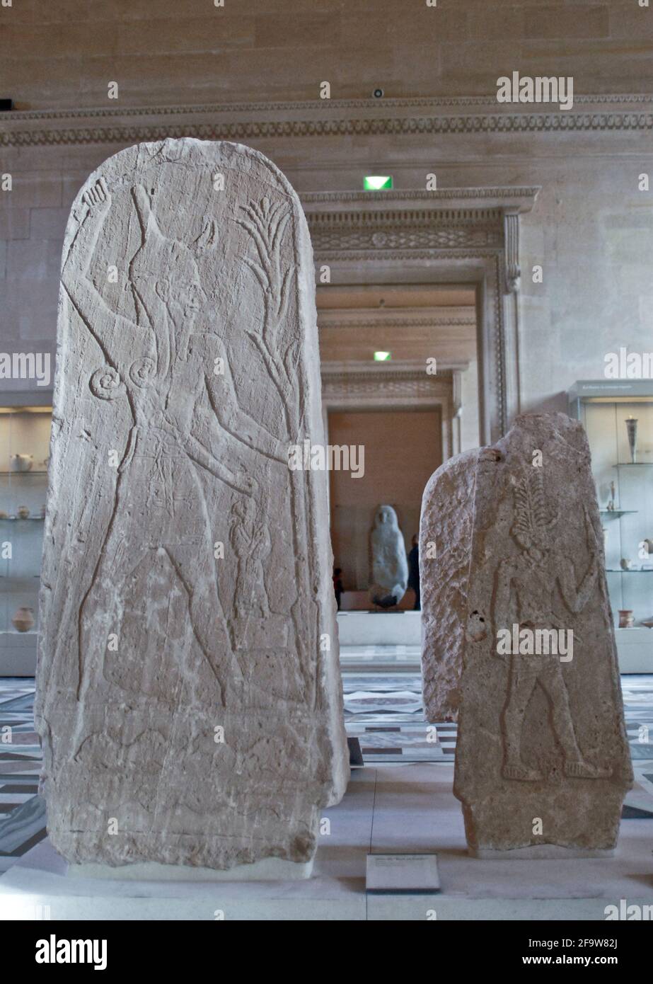 Human figures relief. Mesopotamian art. Louvre Museum Stock Photo - Alamy