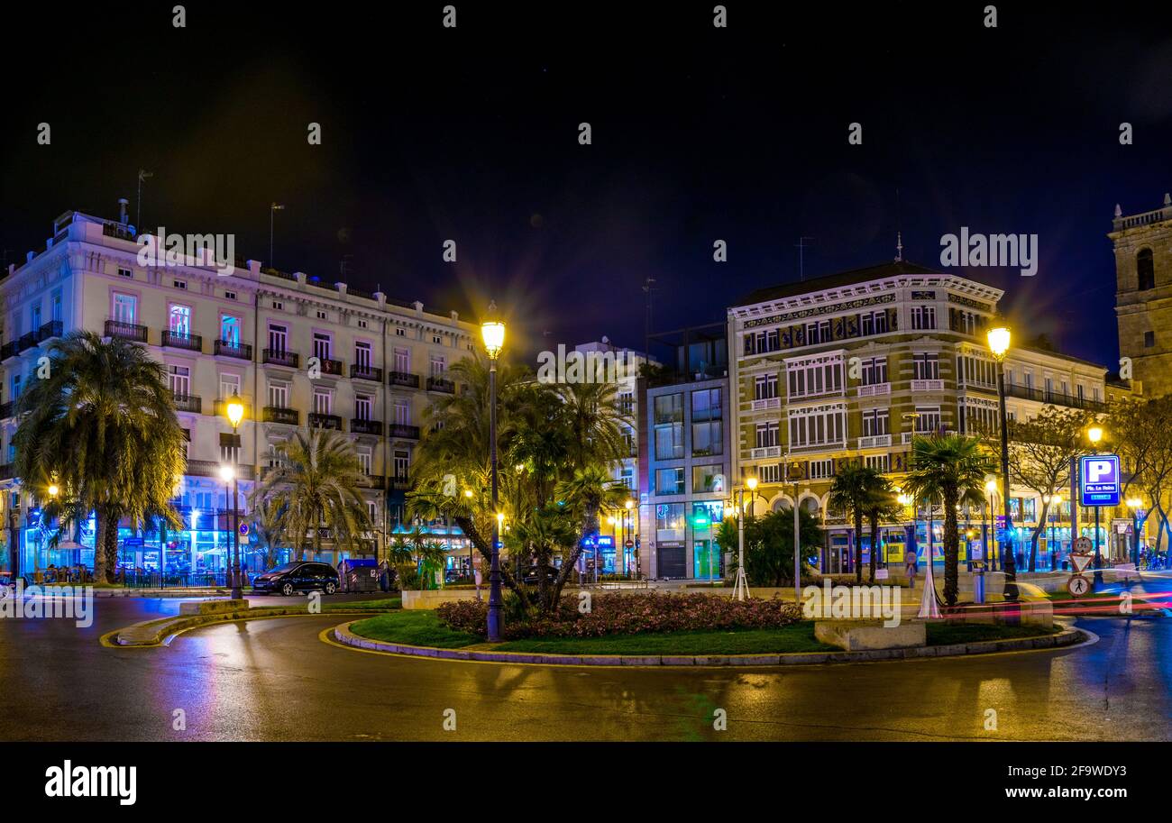 VALENCIA, SPAIN, DECEMBER 30, 2015: view of the plaza de la reina ...