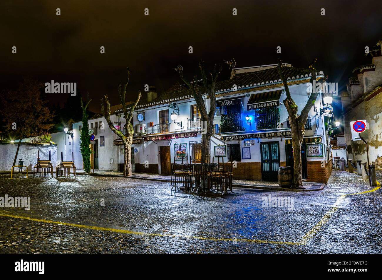 Closed bar night club hi-res stock photography and images - Alamy