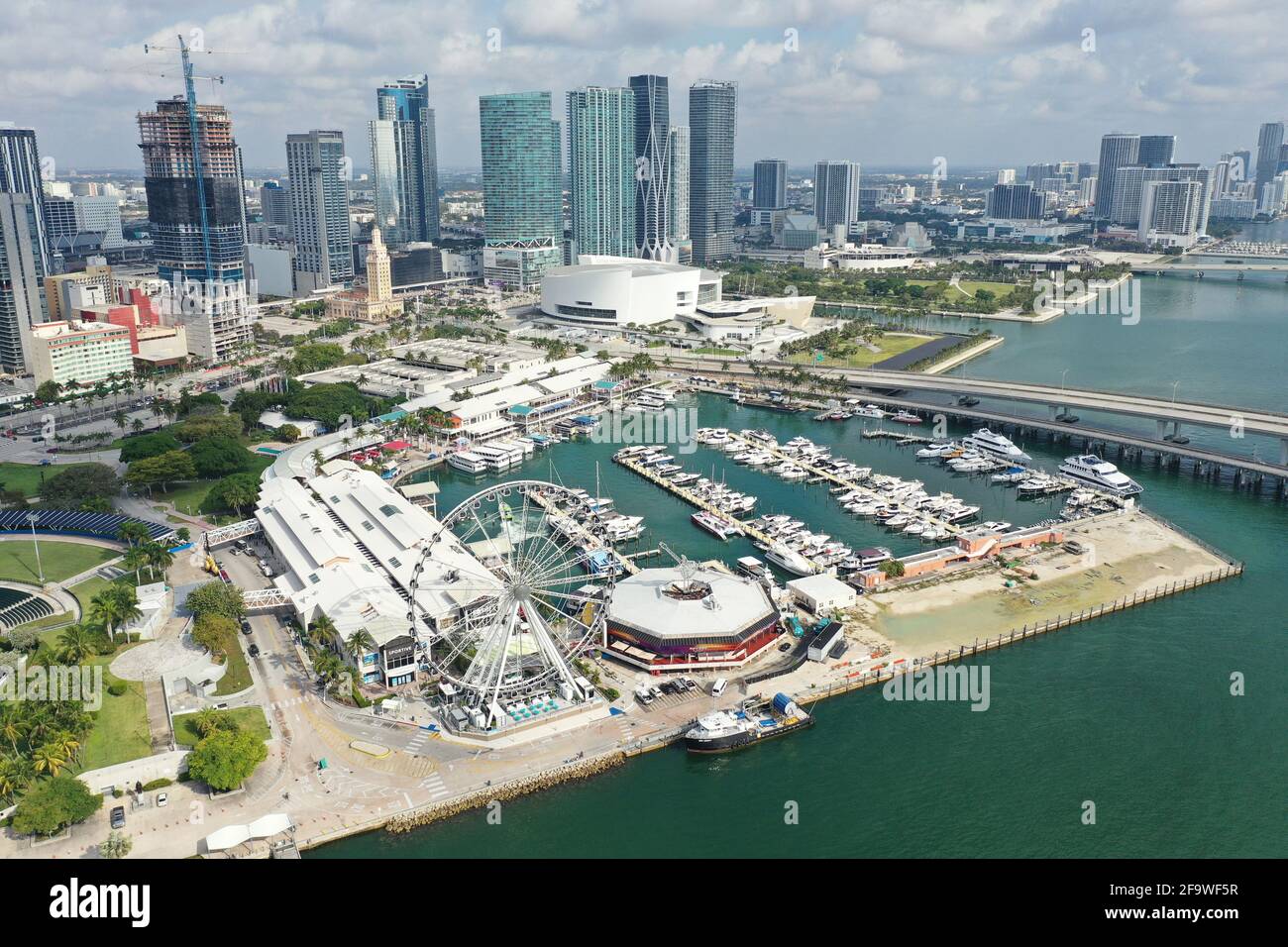Bayside marketplace marina downtown skyline hi-res stock photography ...